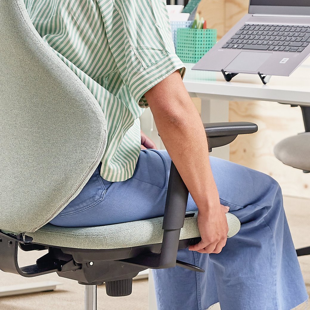 Office Chair HURRAY: Ergonomic Comfort and Sustainable Design | AJ ...