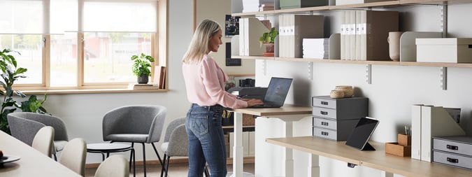 Standing desks reduce sitting an hour a day | AJ Products