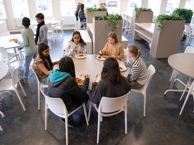 Skolmatsalen som främjar trivsel och lärande | AJ Produkter