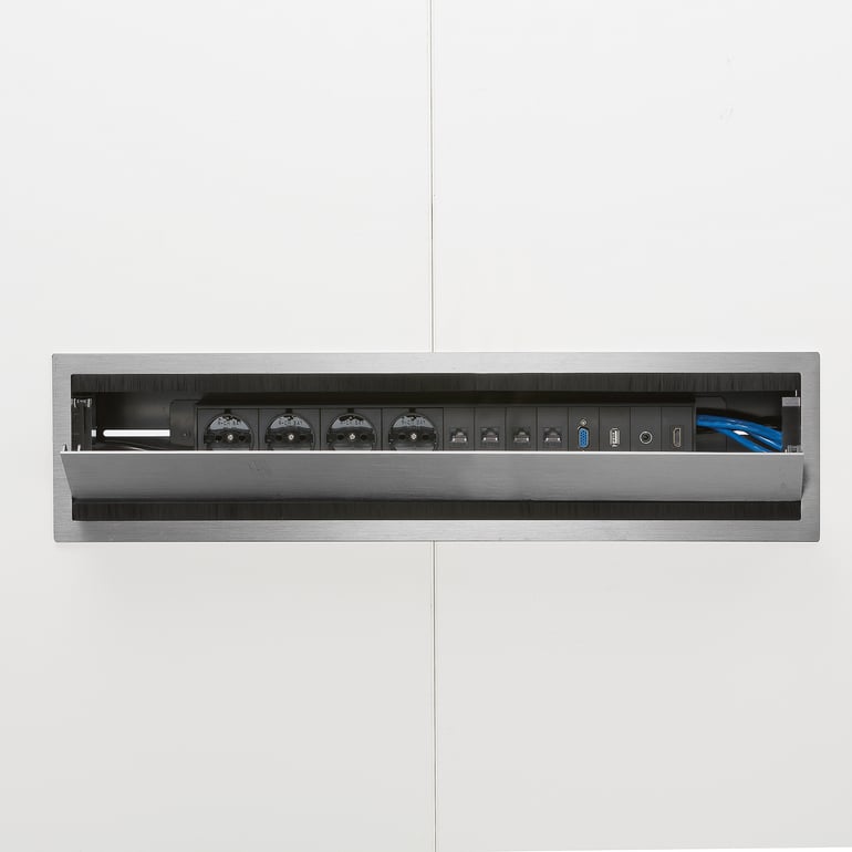 Tengi fyrir fundarborð, 605x150 mm, 4 rafmagnstengi, 4 Cat6 nettengi, 1 ...