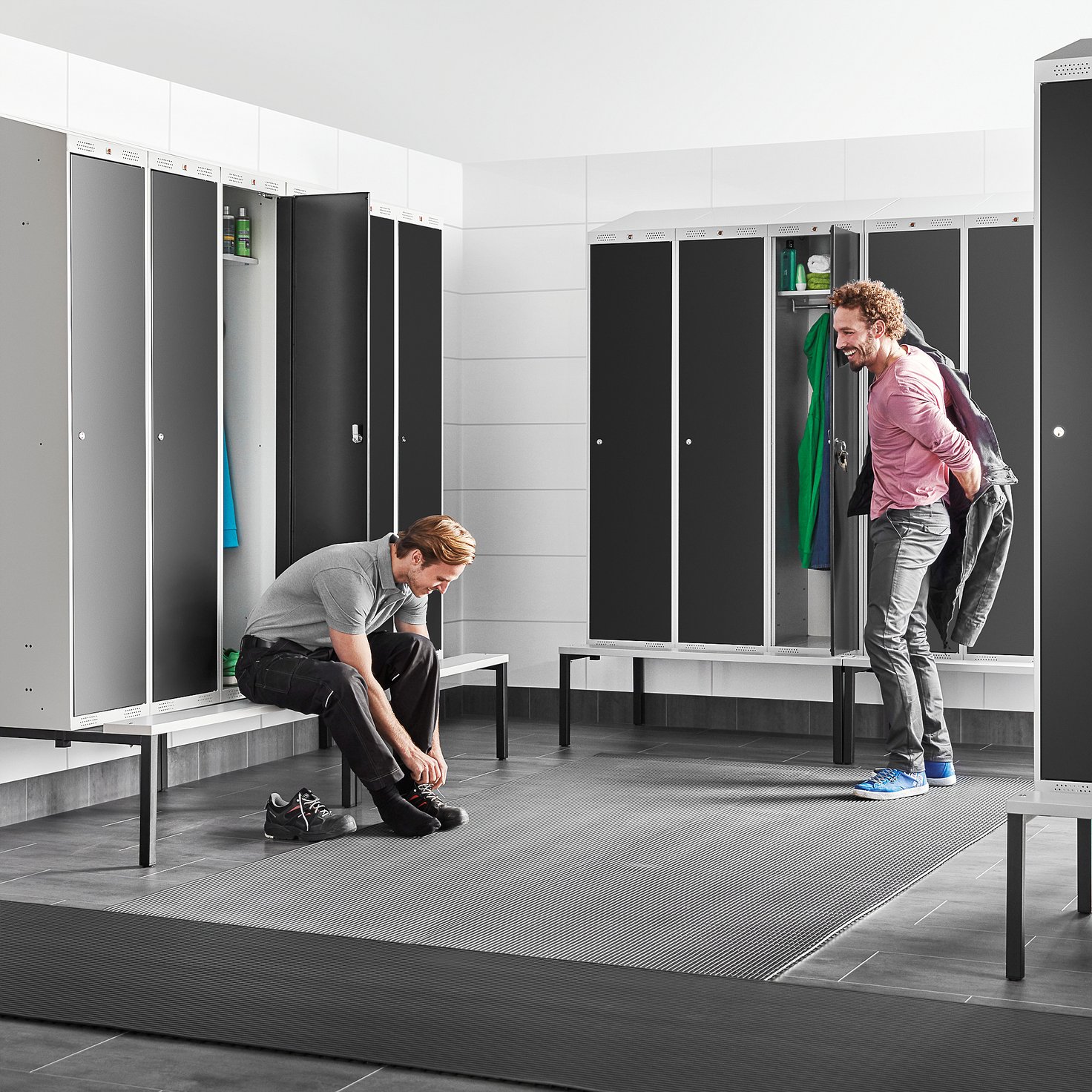 Full length locker CLASSIC, 3 modules, 1900x1200x550 mm, black | AJ ...