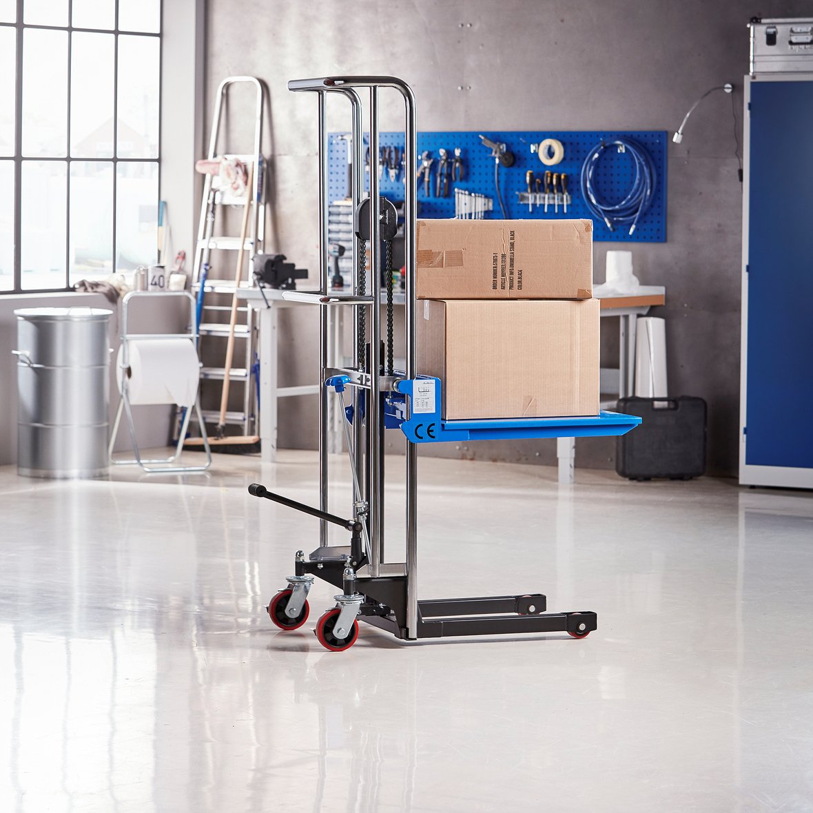 Mini lifter HEAVE, manual, 400 kg load, 85-1500mm lift height | AJ Products