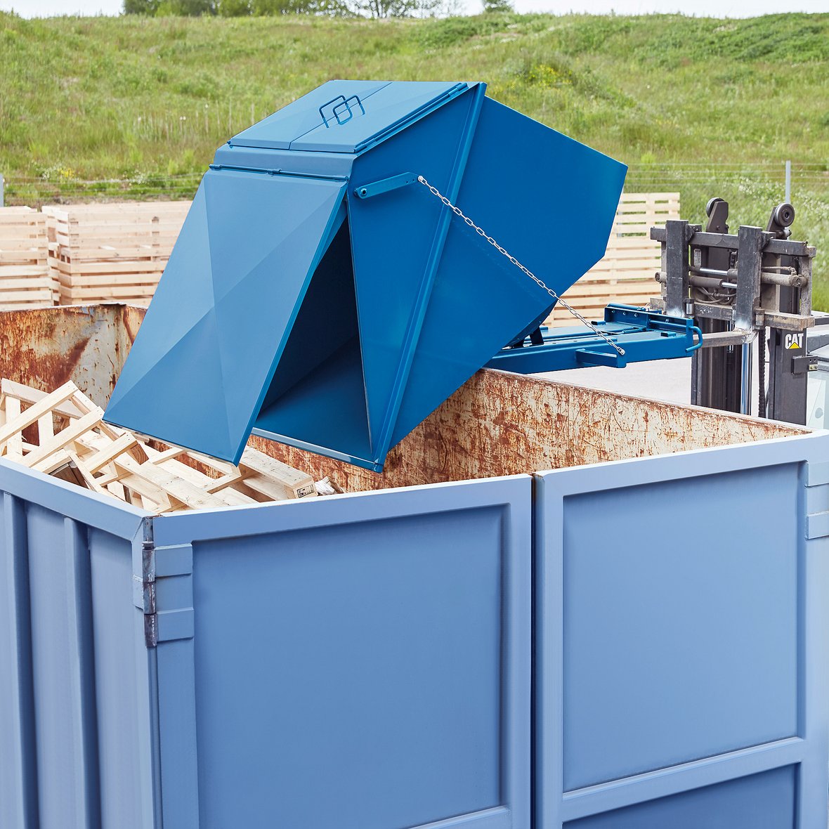 Auto self tipping skip PILE, with lid, 1600 L, blue | AJ Products