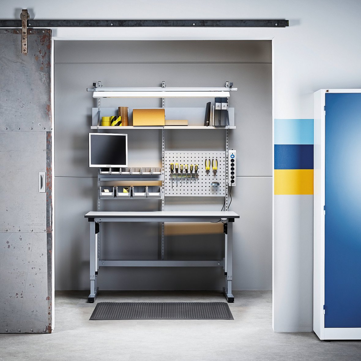 Height adjustable workbench MOTION with rear frame, 2000x800 mm | AJ ...