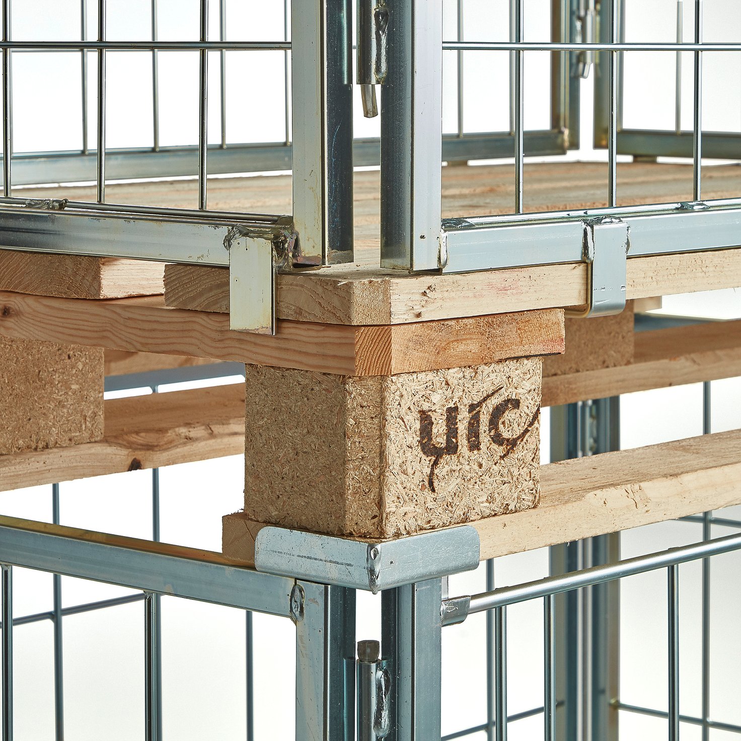 Stacking corners for pallet collar VOLUME, 4-pack | AJ Products