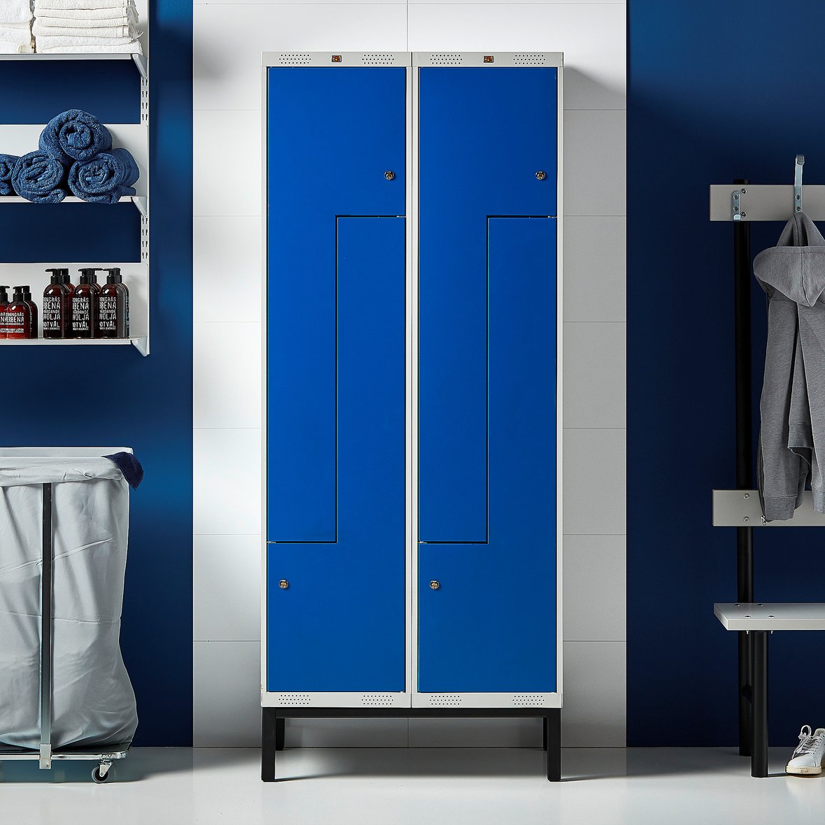 Z-locker CLASSIC, leg frame, 2 modules, 4 doors, 1940x800x550mm, blue ...