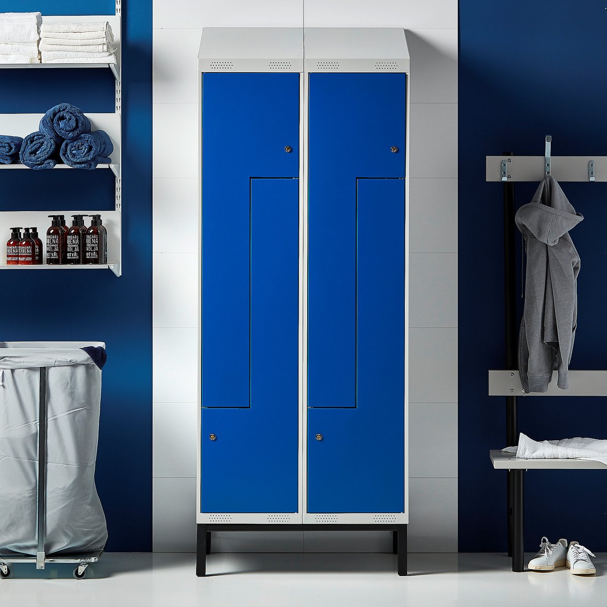 Z-locker CLASSIC, leg frame, 2 modules, 4 doors, 2100x800x550 mm, blue ...