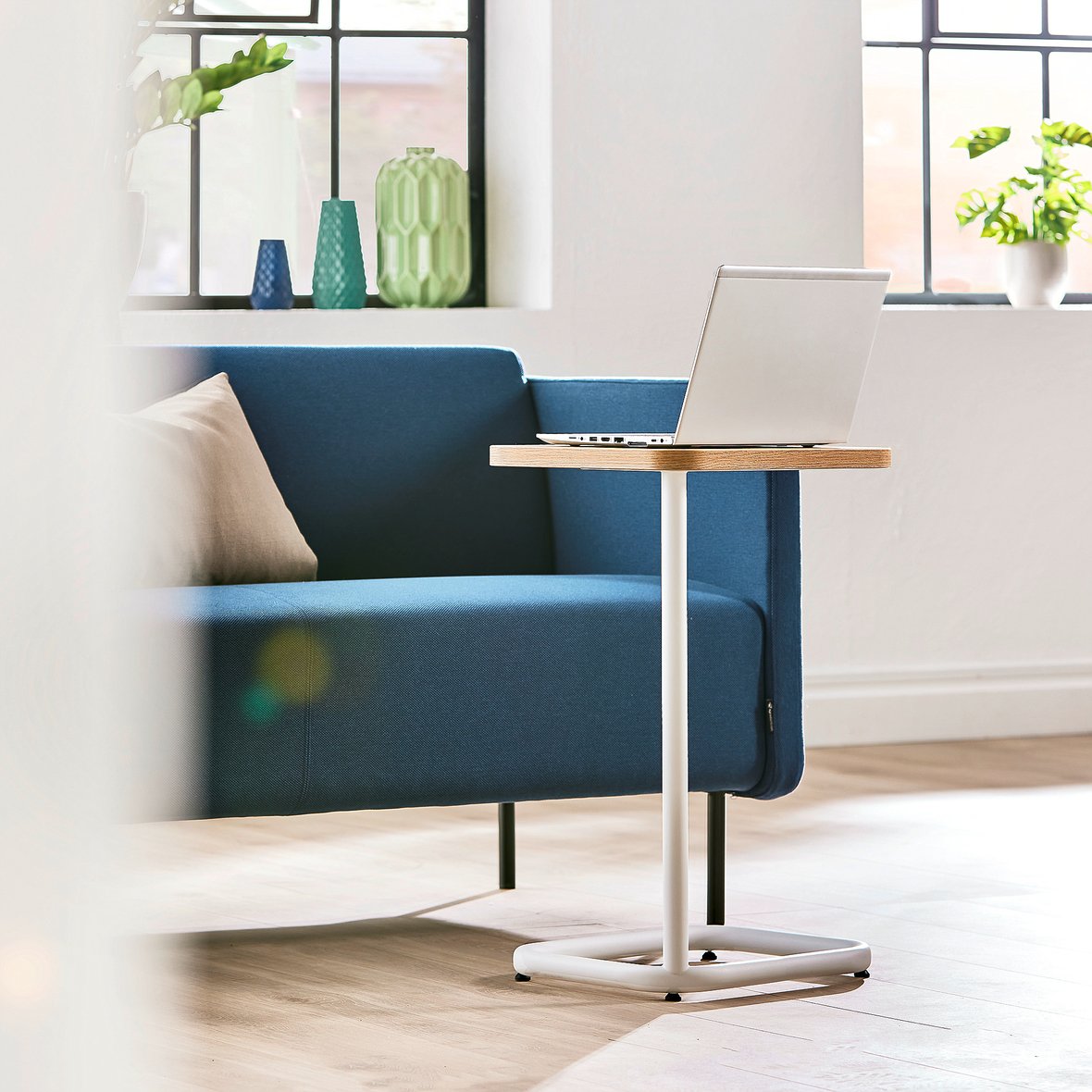Laptopbord STANDBY, 425x350x647 mm, vitt stativ, ek bordsskiva | AJ ...