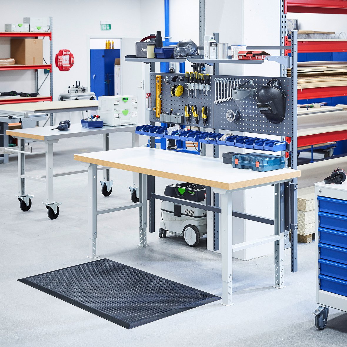 Complete workbench SOLID, inc. tool panels, boxes + shelves, 2000x800 ...