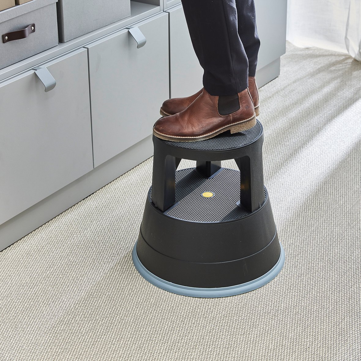 Plastic kick step, H 400 mm, black | AJ Products