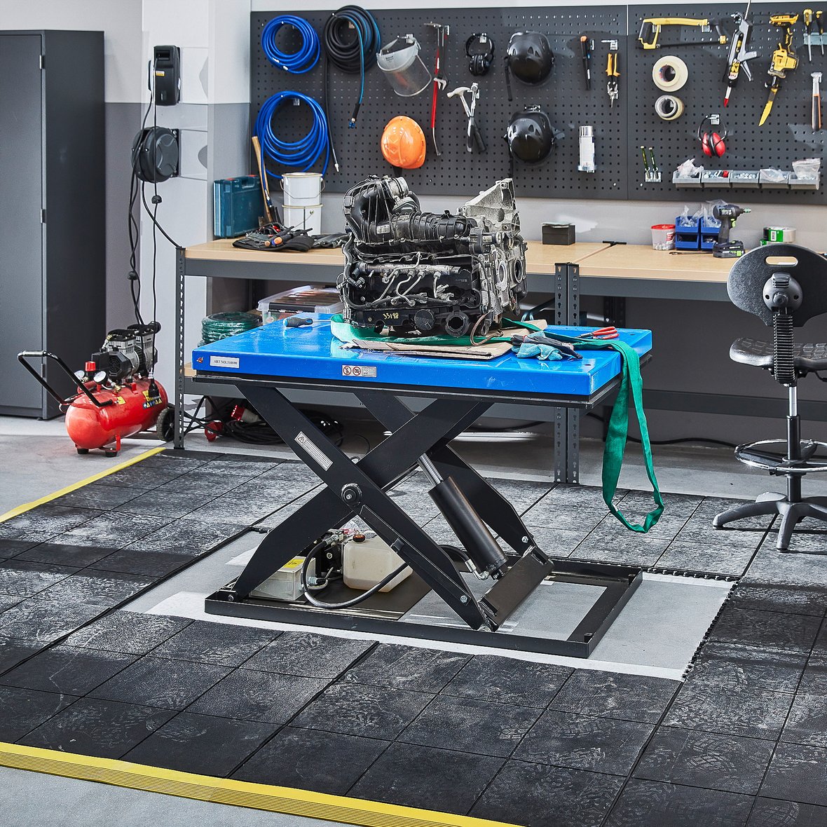 Single scissor lifting table HYPER, 500 kg load, 1300x800x190-1010 mm ...