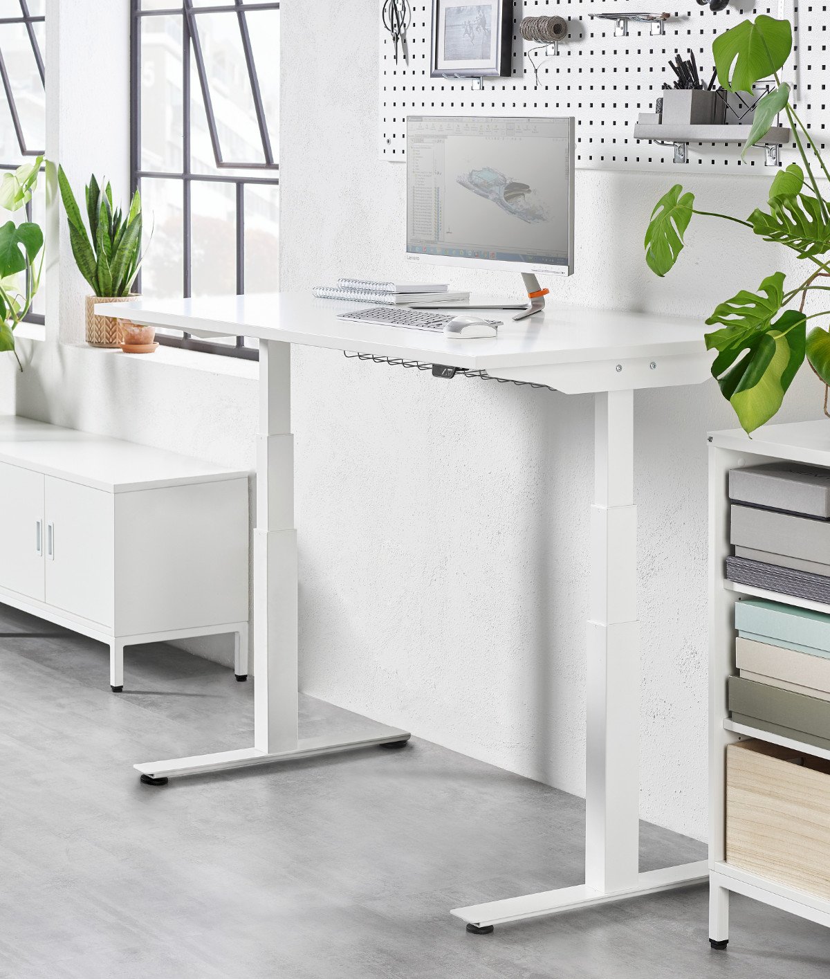 Velg riktig skrivebord med hjelp av vår guide | AJ Produkter