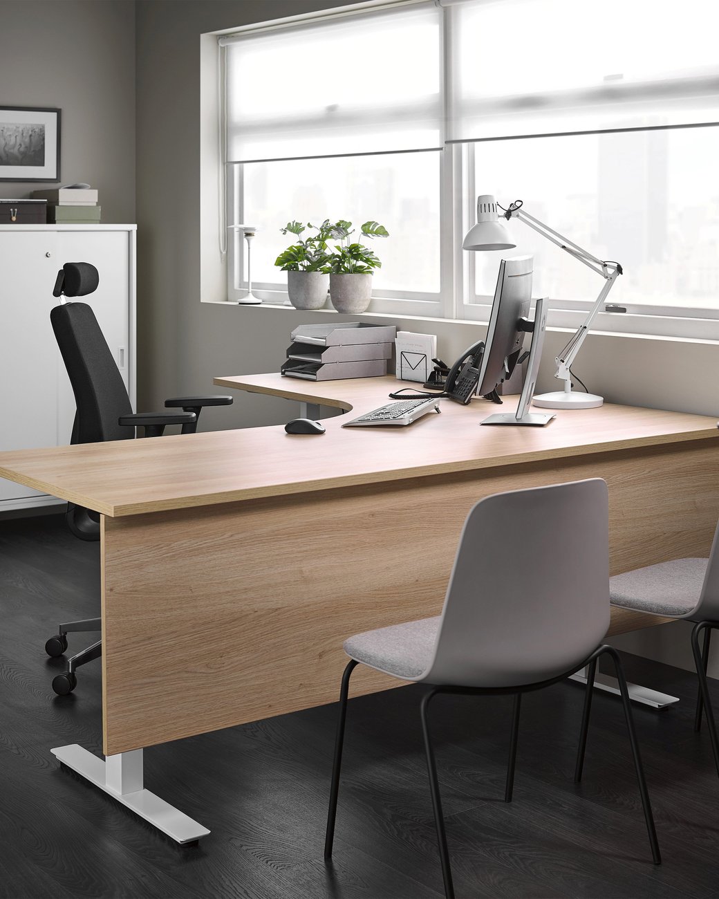 How to choose the best office desk | AJ Products
