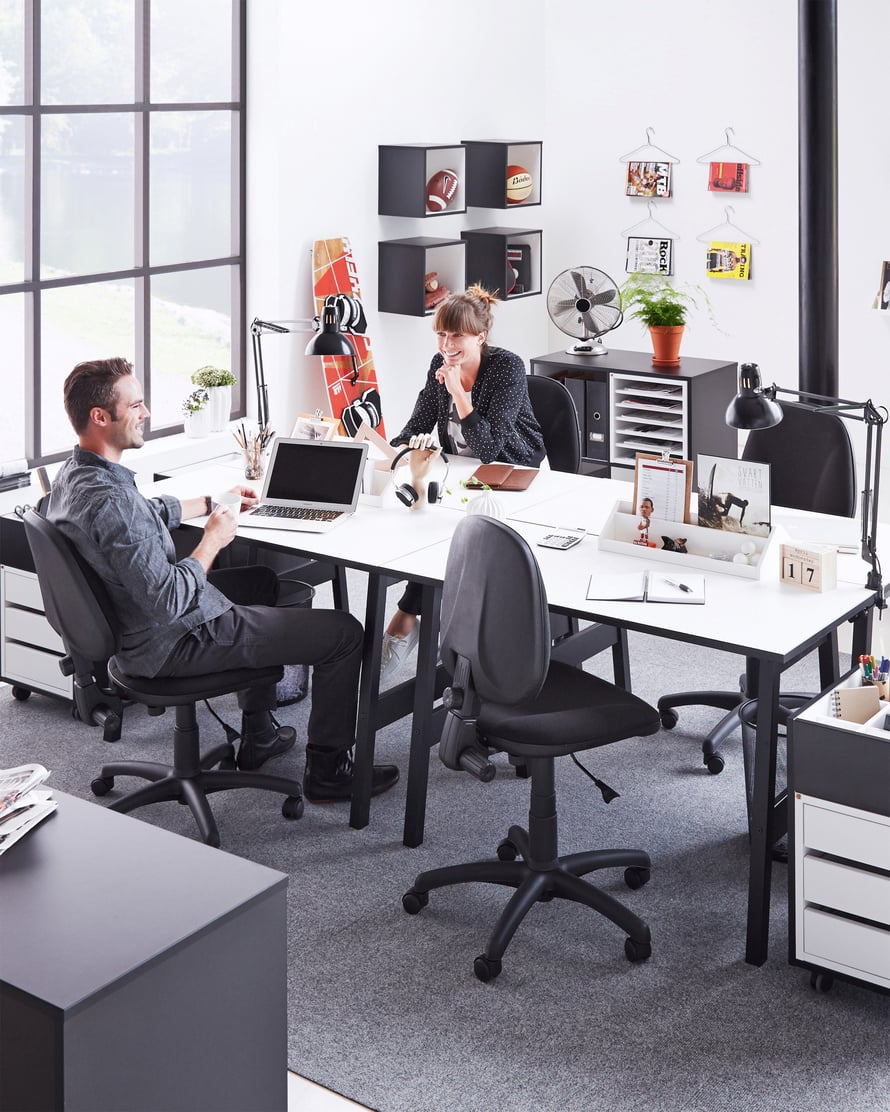 5 things to consider when choosing an office chair | AJ Products